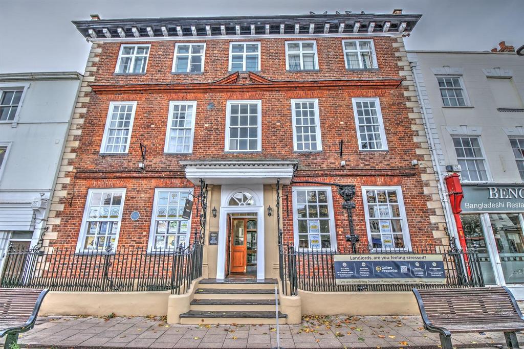 51 High St, Evesham Property - £650 pcm (£150 pw)
