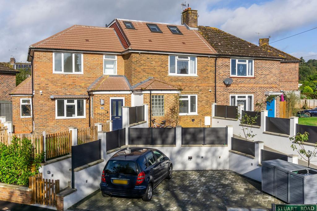 Stuart Road, Reigate, RH2 3 bed terraced house - £575,000