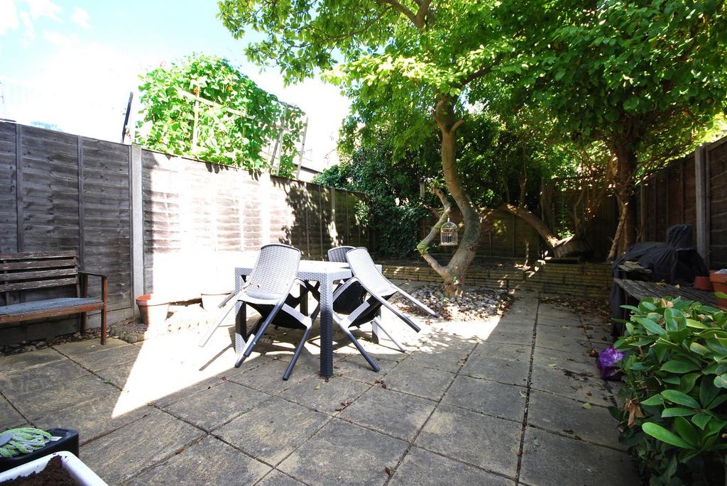 Rudloe Road, Clapham South SW12 4 bed terraced house - £3,800 pcm (£877 pw)