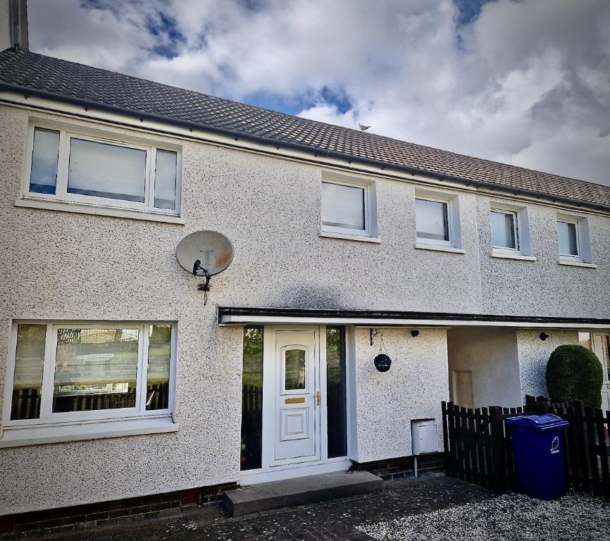 Ruskin Place, Mayfield, Midlothian, EH22 3 bed terraced house to rent ...