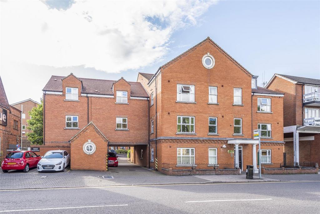 Osier Court, Hertfordshire SG5 2 bed flat - £1,450 pcm (£335 pw)