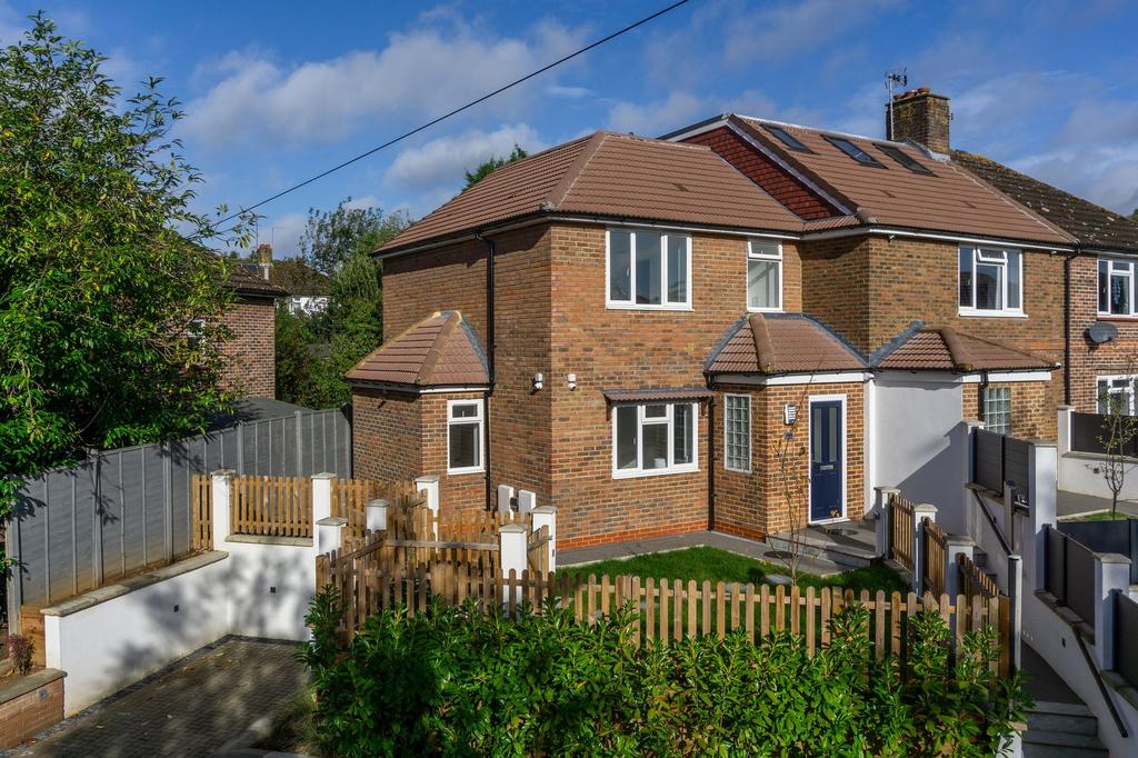 Stuart Road, Reigate, RH2 2 bed house - £450,000
