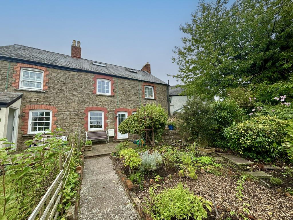 Tuthill Cottage, Lydney... 3 bed terraced house - £235,000