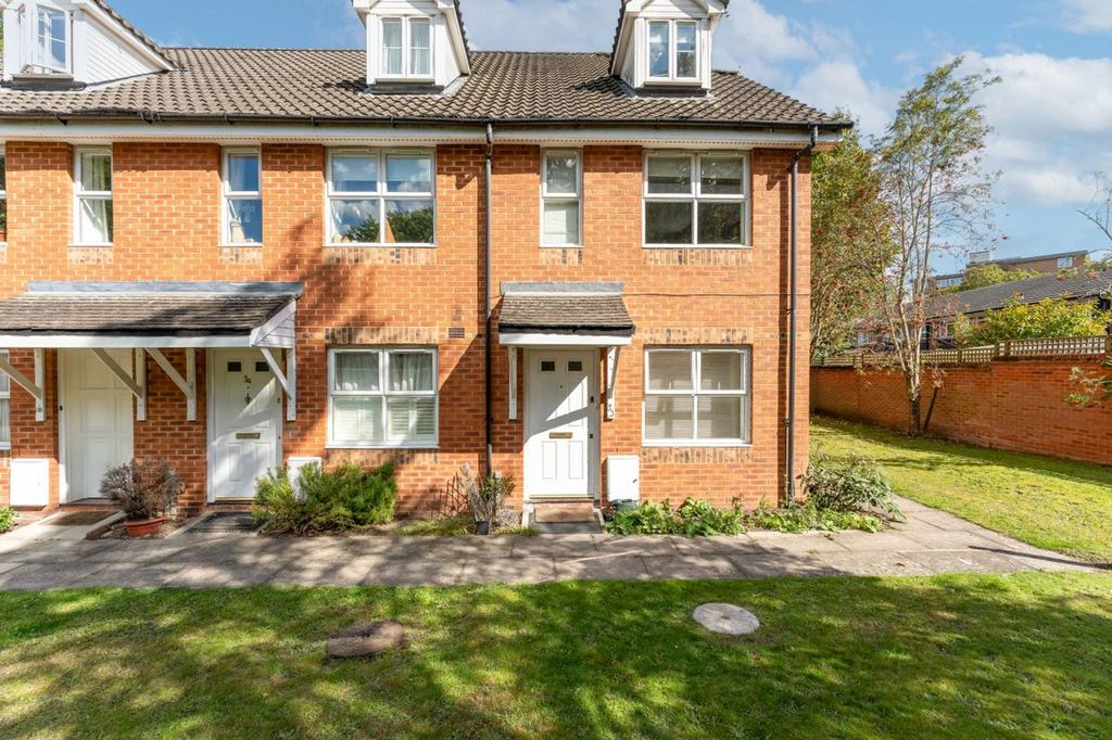 Burghley Hall Close, London SW19 1 bed flat - £300,000