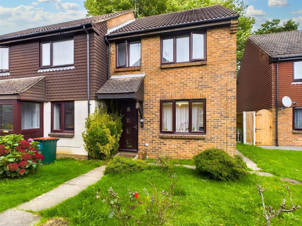 Windmill Court, West Green RH10 3 bed end of terrace house - £350,000