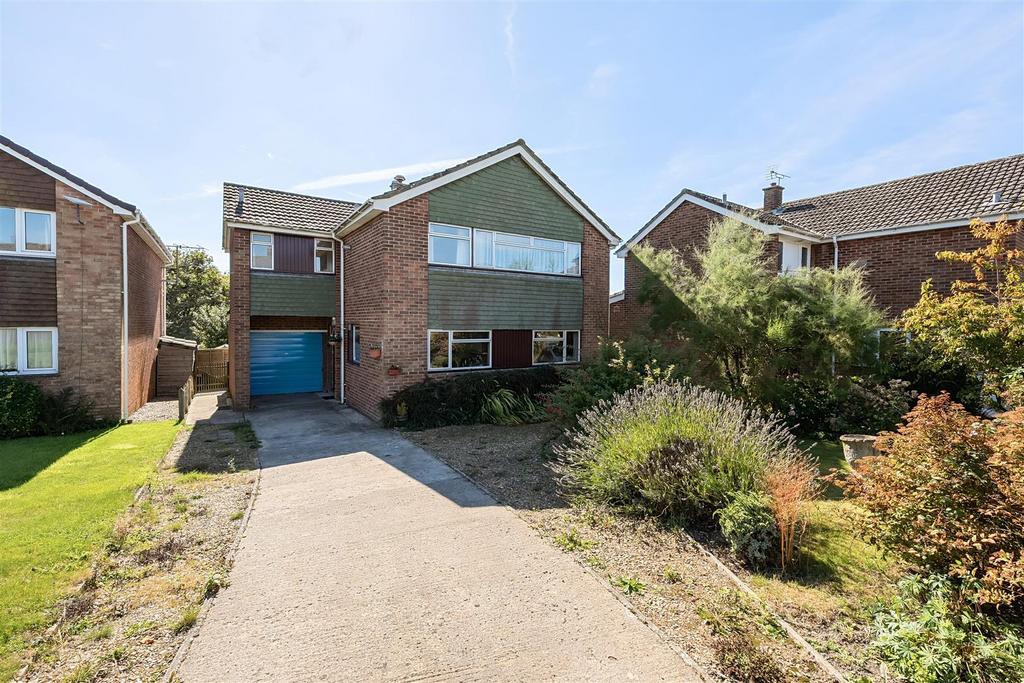 Avon Road, Devizes 4 bed detached house - £400,000