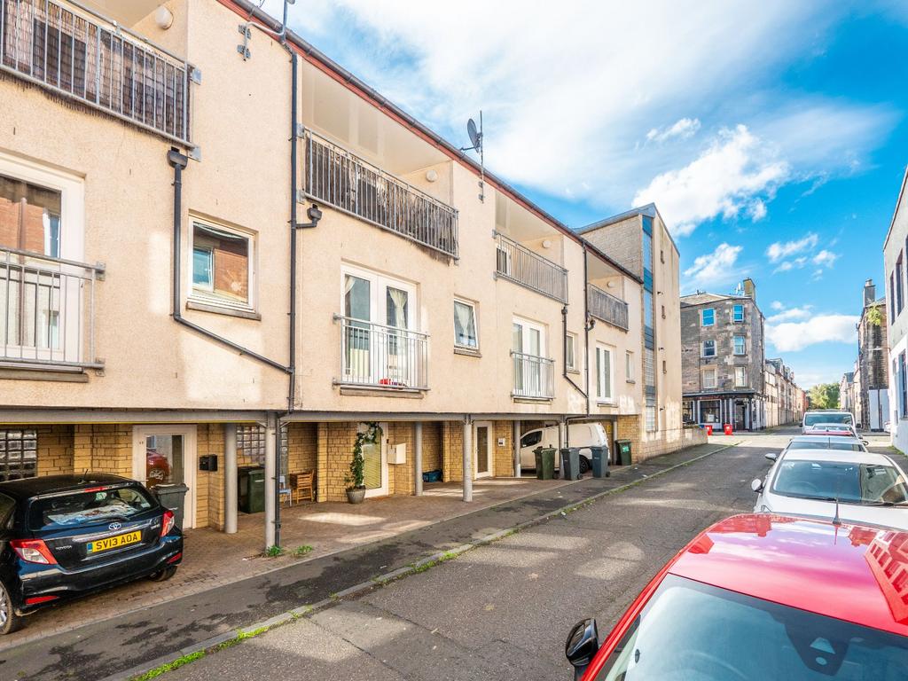 37 Trafalgar Lane, Bonnington... 4 bed house - £285,000