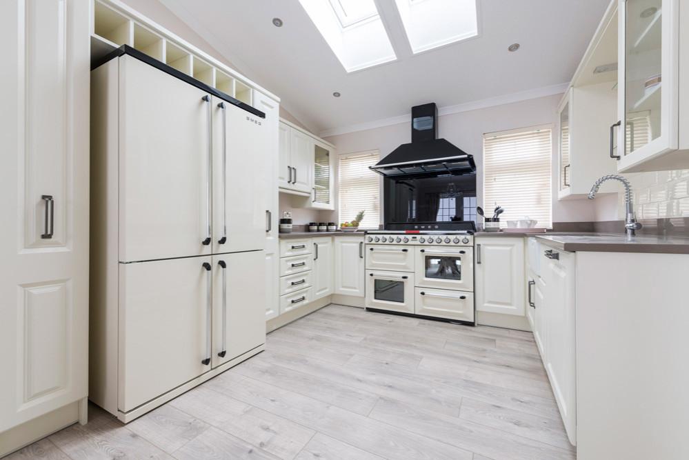 Pevensey, East Sussex, BN24 2 bed park home for sale - £450,000