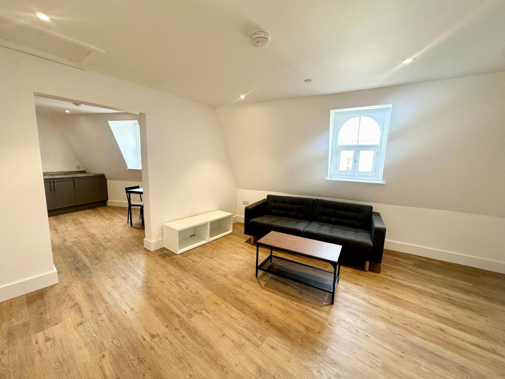 Carlton Street, Nottingham... 1 bed apartment - £950 pcm (£219 pw)