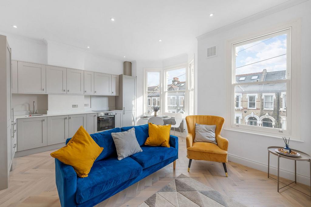Fairmount Road, London SW2 2 bed flat for sale - £550,000