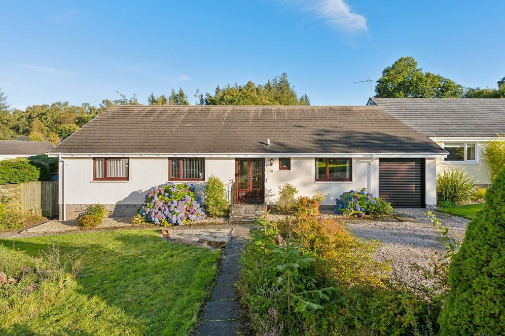 Denovan Crescent, Kippen, FK8 4 bed detached house - £399,000
