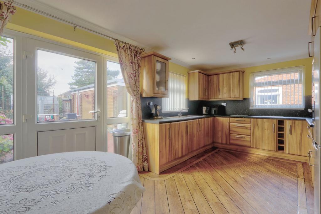 Mandale Road, Middlesbrough, TS5 3 bed semi-detached house - £160,000