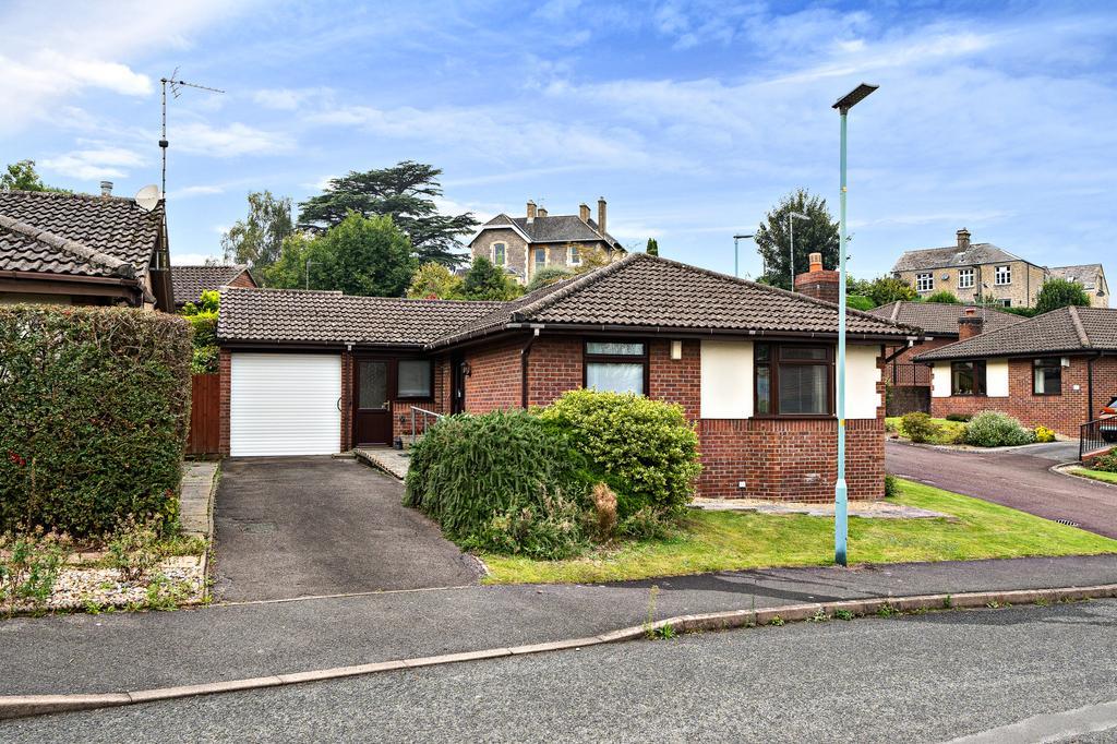 Dursley GL11 2 bed detached bungalow - £374,950