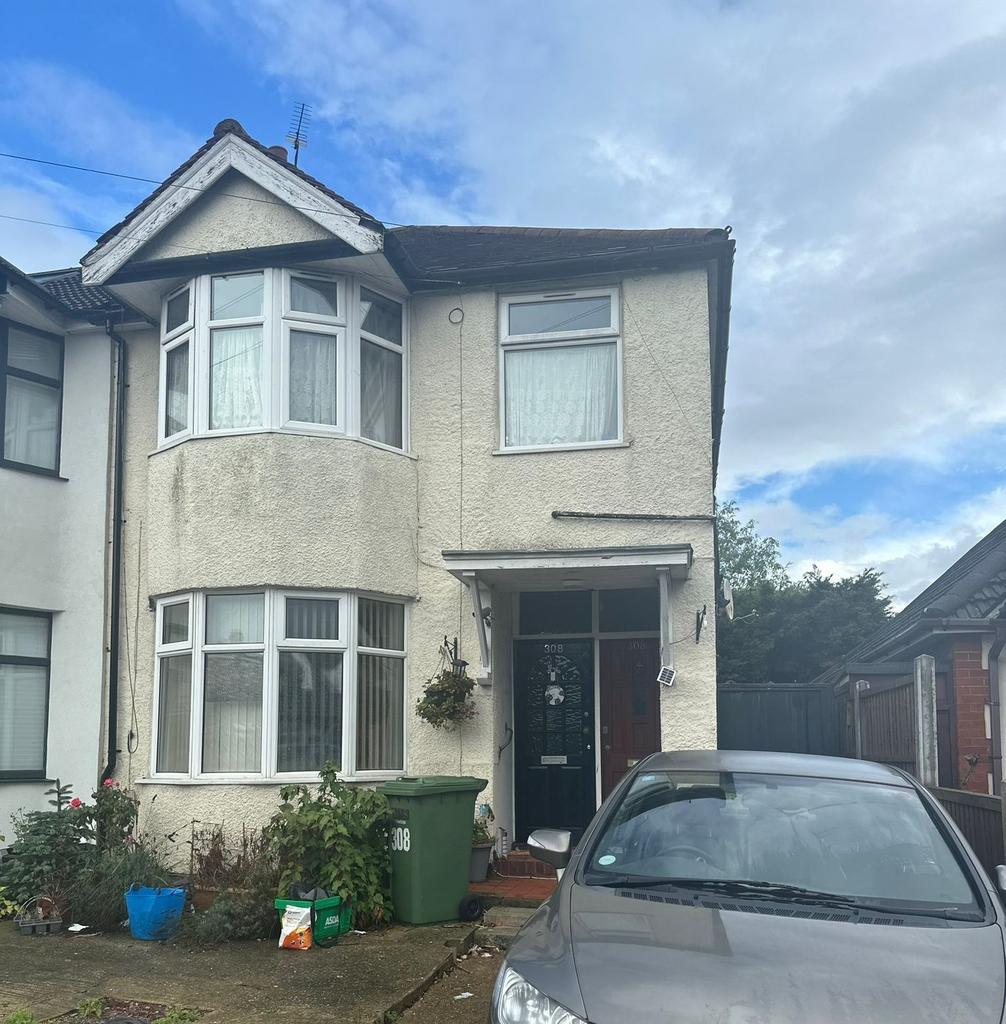 Collier Row Lane, Romford 1 bed apartment - £200,000