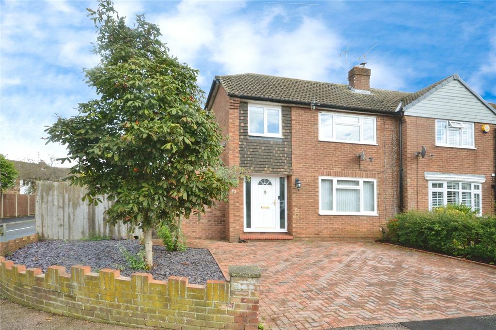 Manston Drive, Bishops Stortford... 3 bed semi-detached house - £550,000