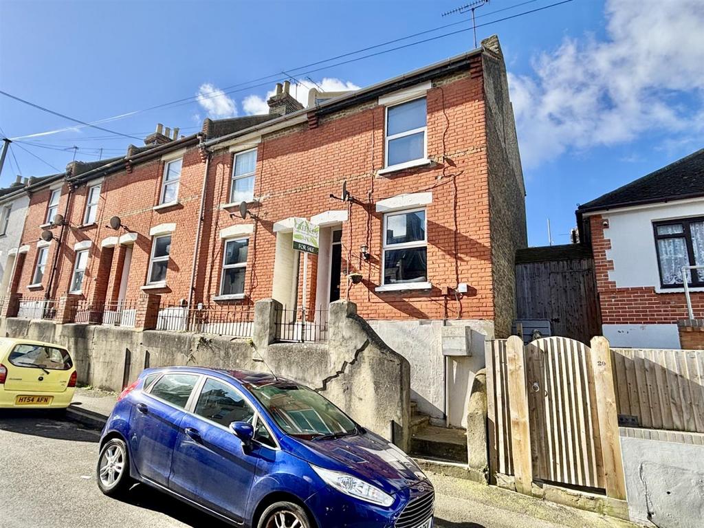 Thomas Street, Rochester 3 bed end of terrace house - £250,000