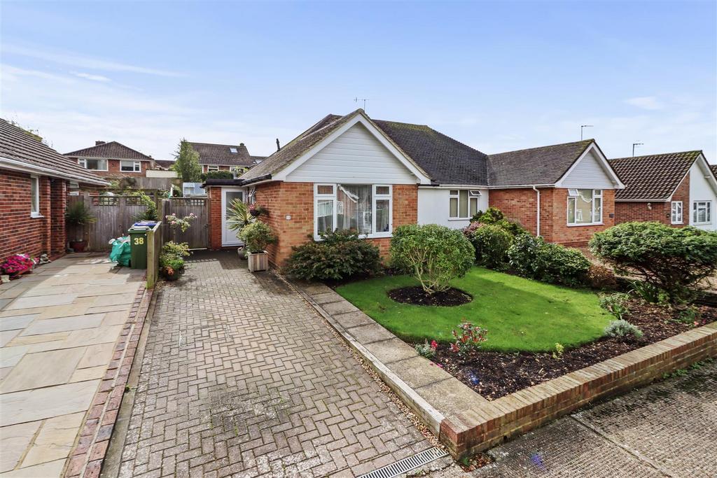 Richington Way, Seaford 3 bed chalet - £350,000