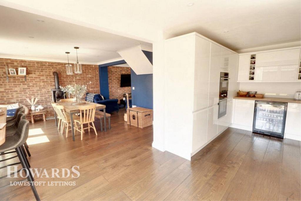 Gratton Dale, Lowestoft 6 bed detached house - £1,650 pcm (£381 pw)
