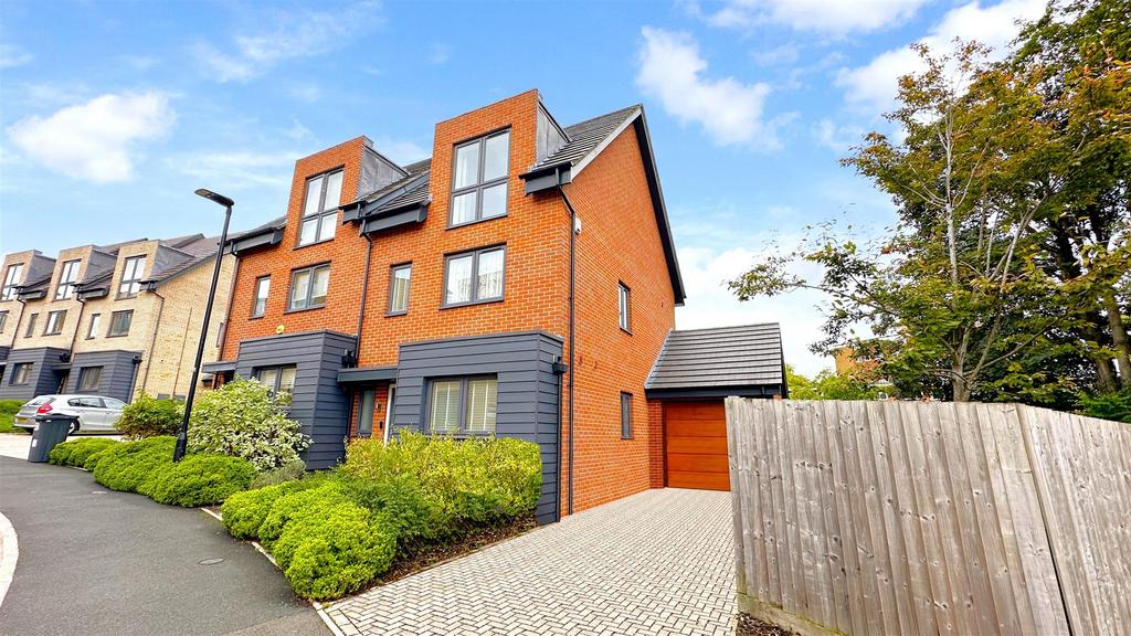 New House Farm Drive, Birmingham B31 3 bed semi-detached house - £400,000