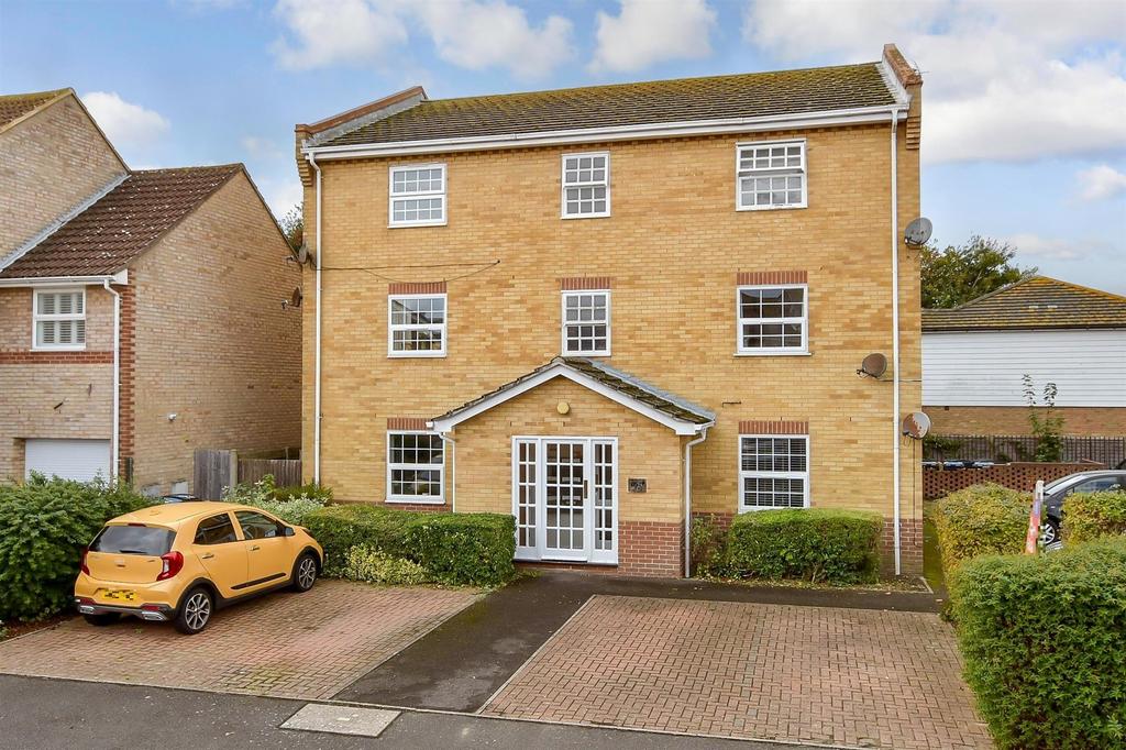 Drew Lane, Deal, Kent 2 bed flat - £170,000