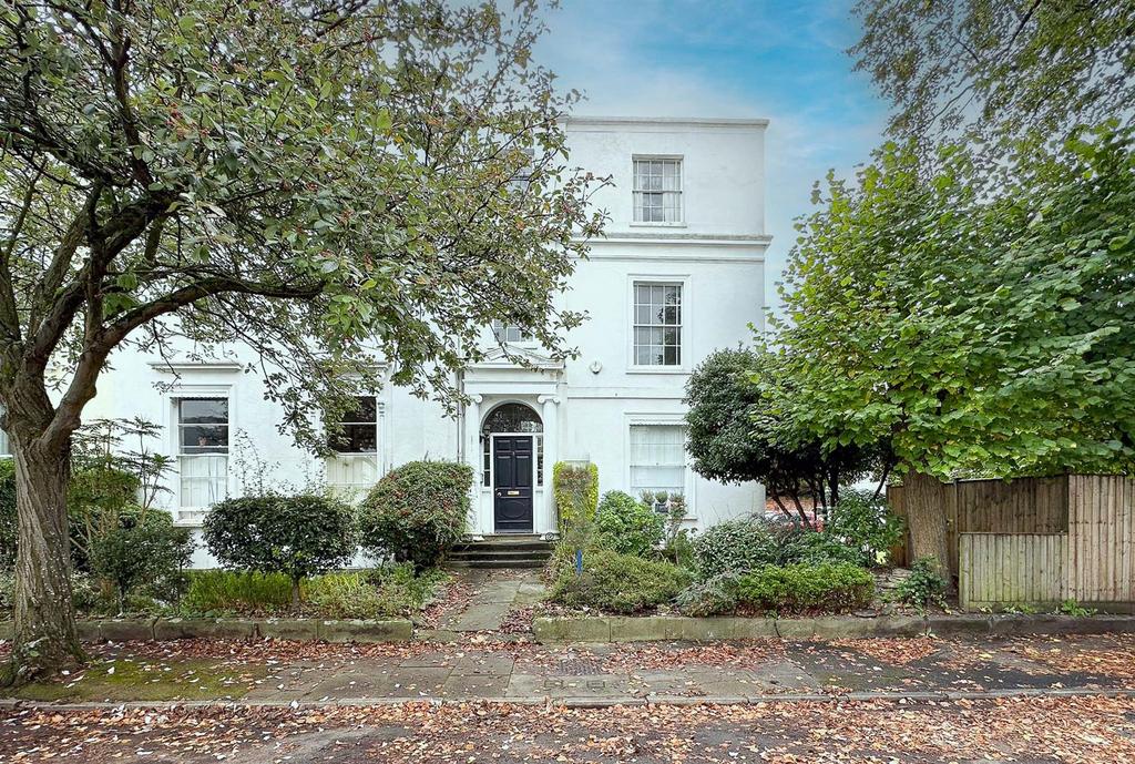 Priory Street, Cheltenham GL52 6DP 2 bed flat - £1,095 pcm (£253 pw)