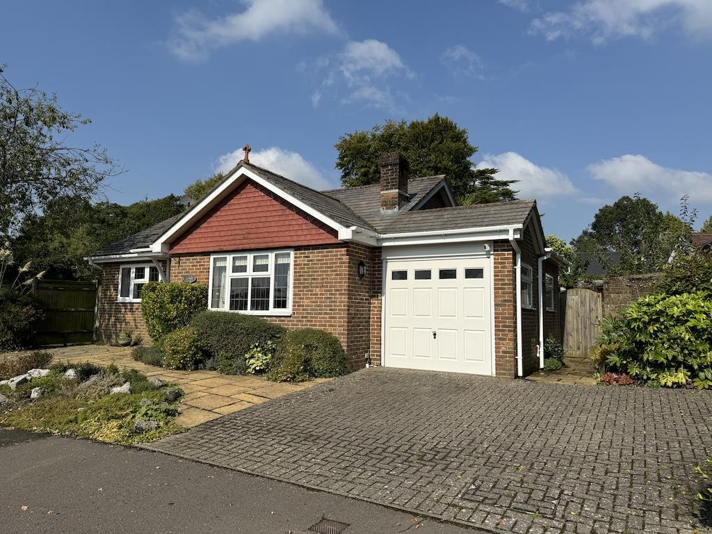 Beechey Way, Copthorne 2 bed detached bungalow - £450,000