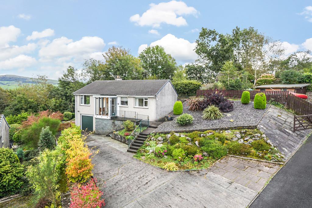 52 Empsom Road, Kendal, LA9 5PS 3 bed detached bungalow - £435,000