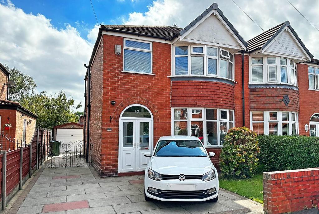Brookfield Drive, Timperley 3 bed semi-detached house - £425,000