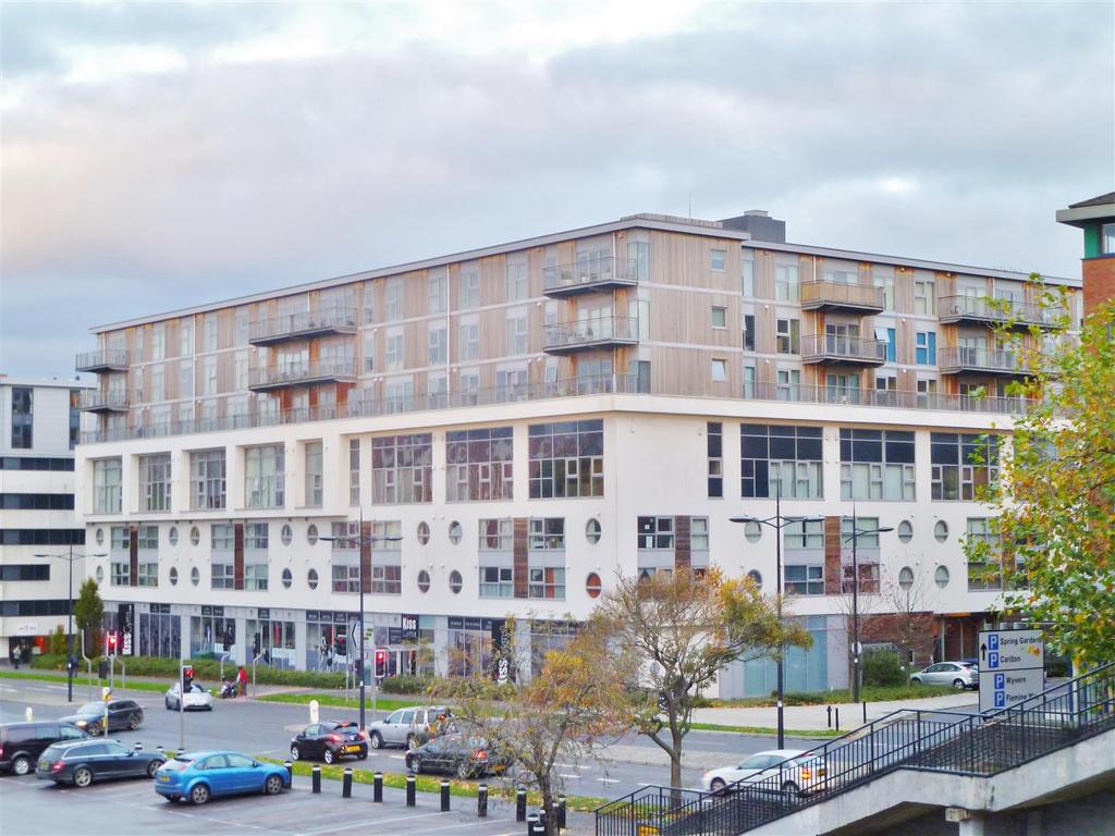 Paramount, Swindon 1 bed apartment - £875 pcm (£202 pw)