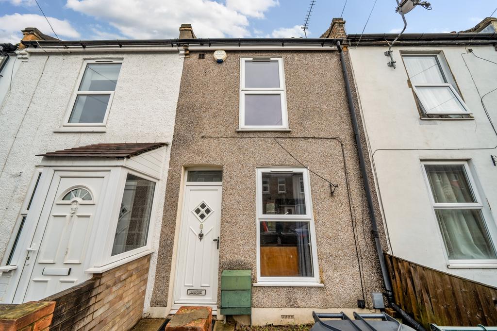 Howard Road Dartford DA1 2 bed terraced house to rent - £1,600 pcm (£369 pw)