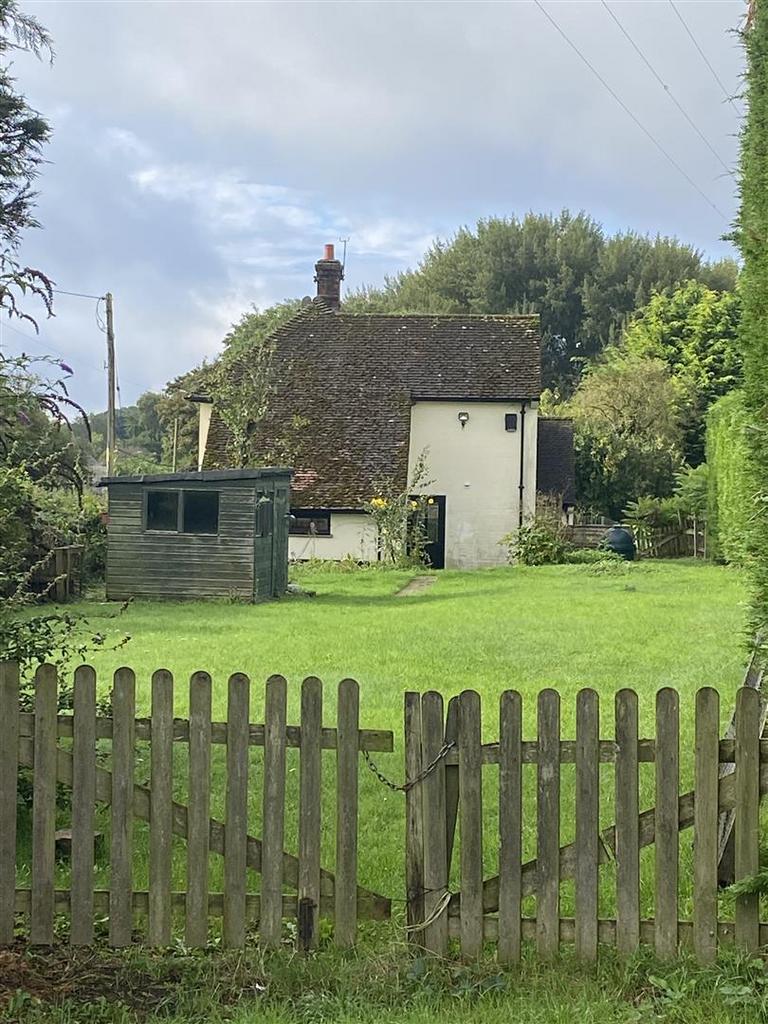 Wisdom Lane, Nether Wallop SO20 3 bed cottage - £1,500 pcm (£346 pw)