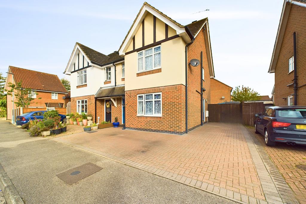 Ropery Lane, North Lincolnshire DN18 3 bed semi-detached house - £190,000