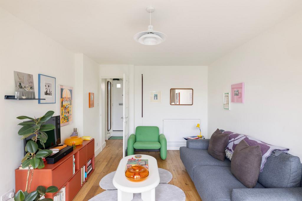 St. Peter's Way, London N1 2 bed property - £530,000