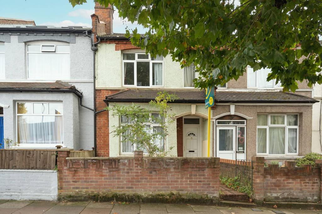 Rectory Lane, Tooting, London, SW17 3 bed flat - £2,600 pcm (£600 pw)