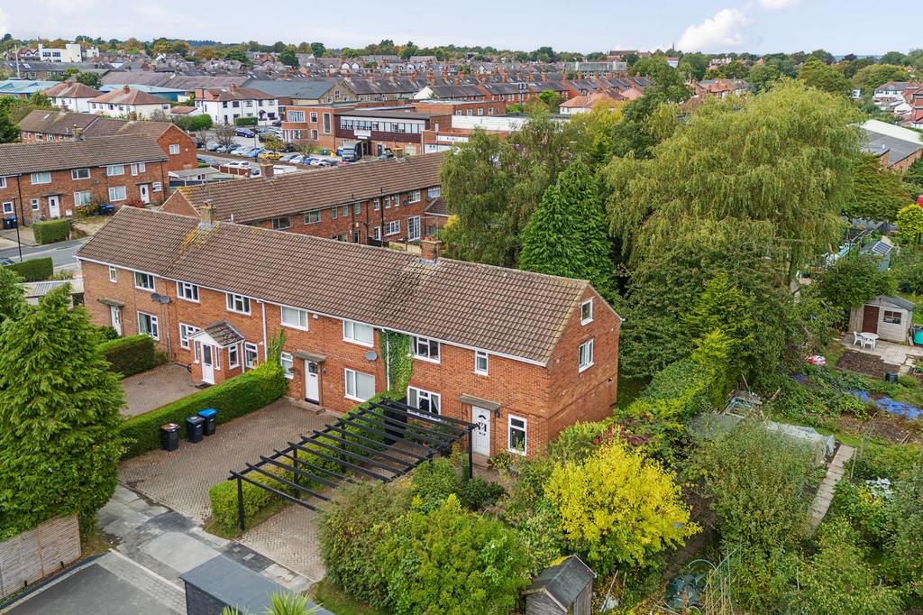 Almsford Drive, Harrogate, HG2 3 bed end of terrace house - £395,000