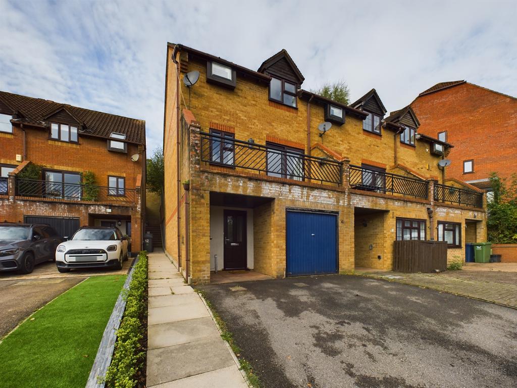 Flitcroft Lea, High Wycombe... 3 bed end of terrace house for sale - £ ...