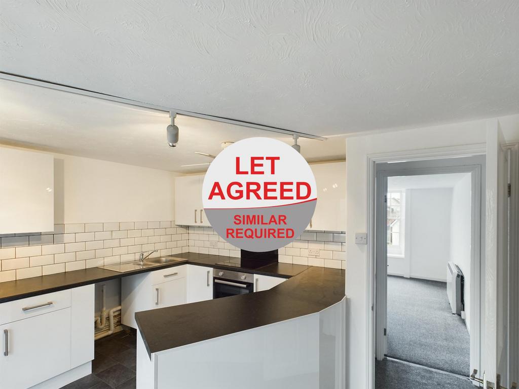 FISHER STREET, PAIGNTON 2 bed apartment - £900 pcm (£208 pw)