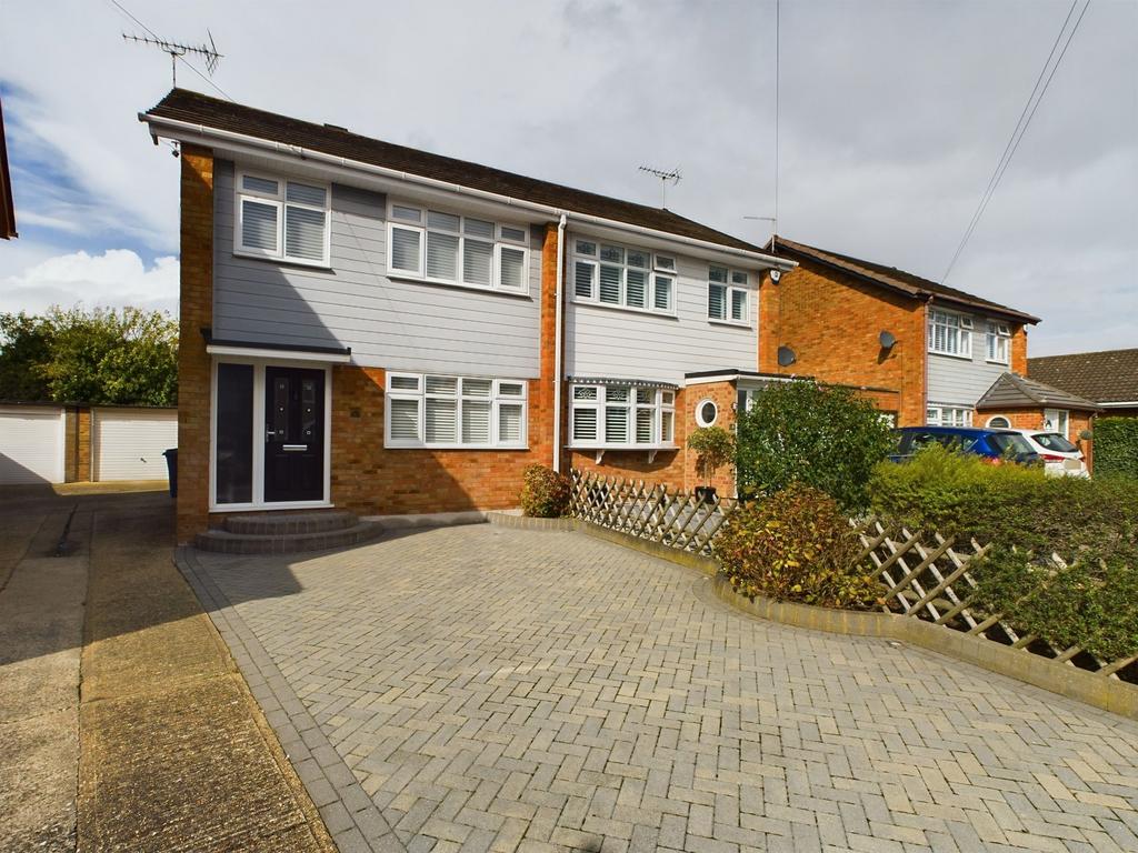 Northlands Close, Stanford-Le-Hope, SS17 3 bed semi-detached house for ...