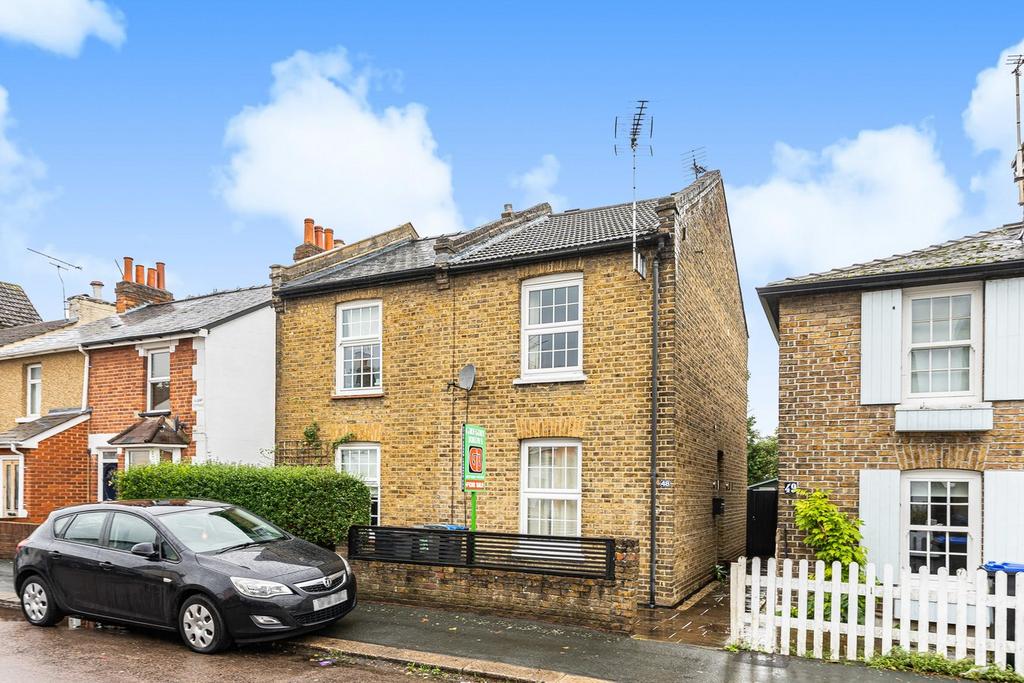 New Road, Staines-upon-Thames, TW18 2 bed semi-detached house - £400,000