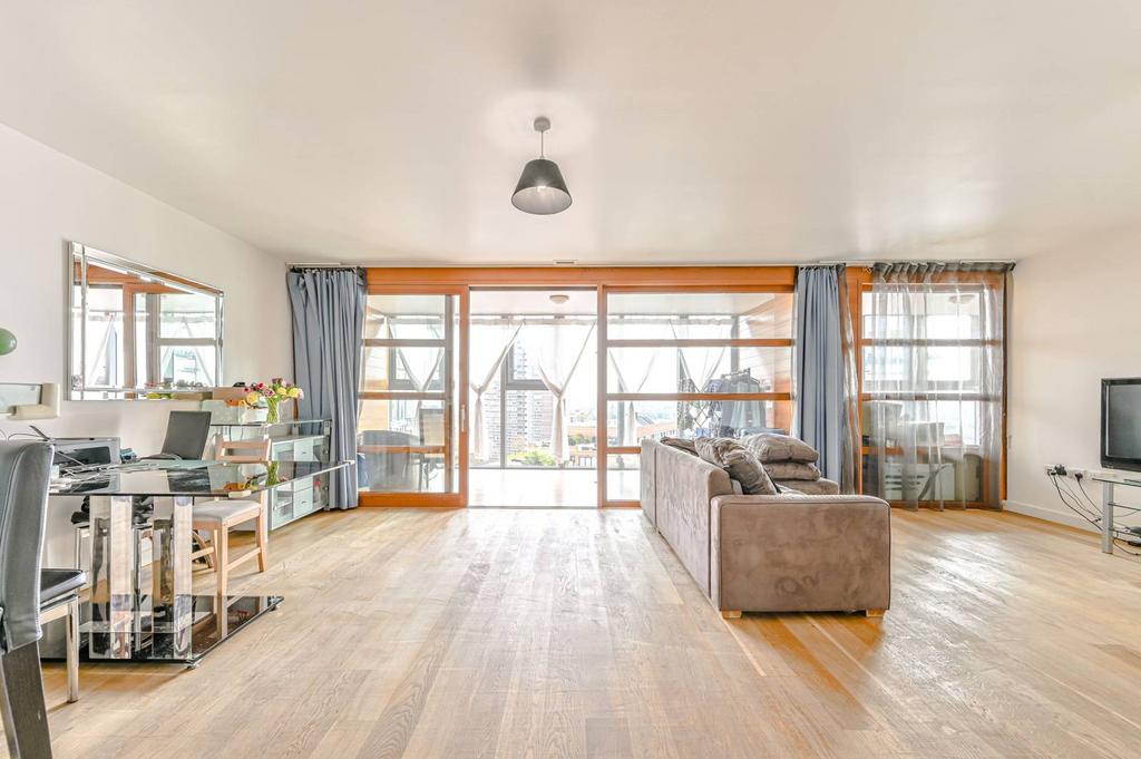 Falcon Wharf, Battersea, London, SW11 2 bed flat - £3,100 pcm (£715 pw)