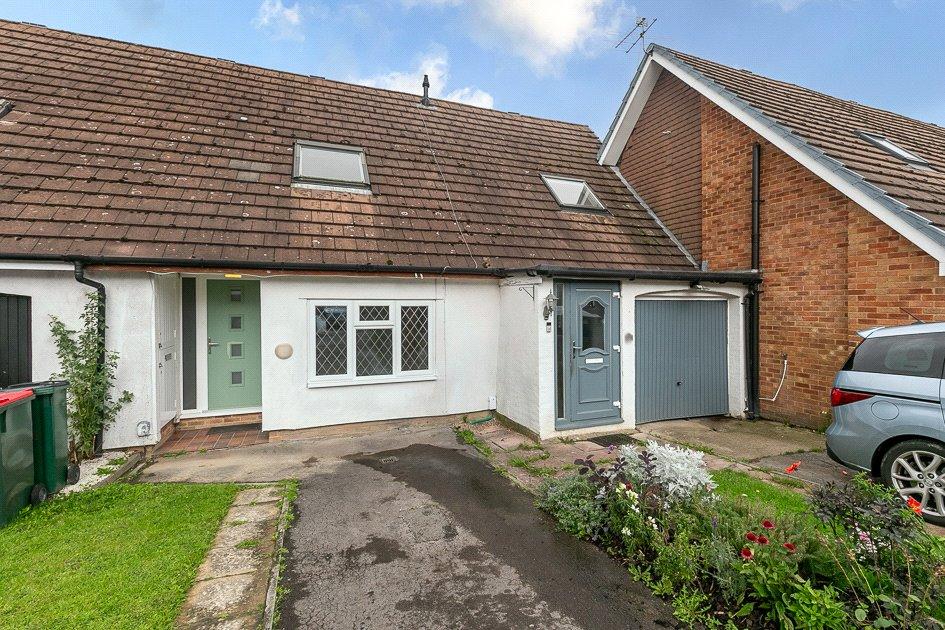 Matthey Place, Pound Hill, CRAWLEY... 2 bed terraced house - £290,000