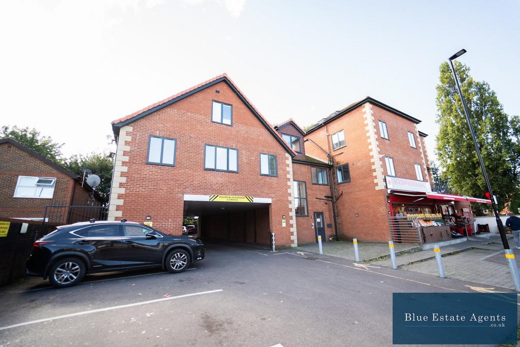New Heston Road, Hounslow, TW5 2 bed apartment - £385,000