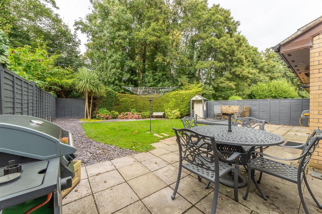 Gifford Close, Cwmbran NP44 3 bed detached house - £330,000