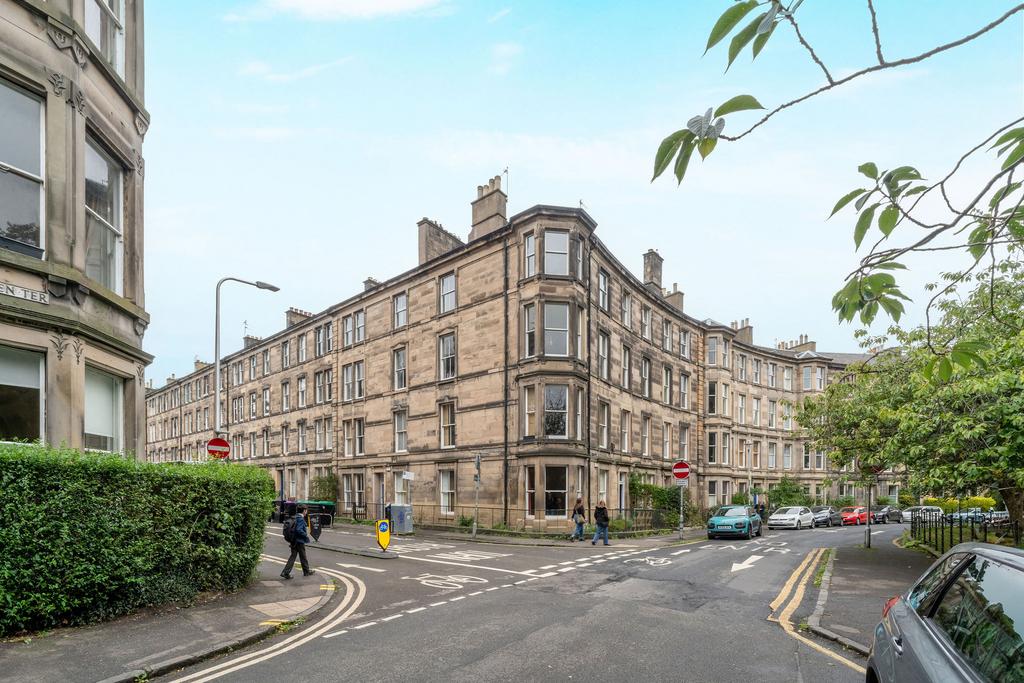 2 Valleyfield Street, Lauriston... 4 bed flat - £500,000