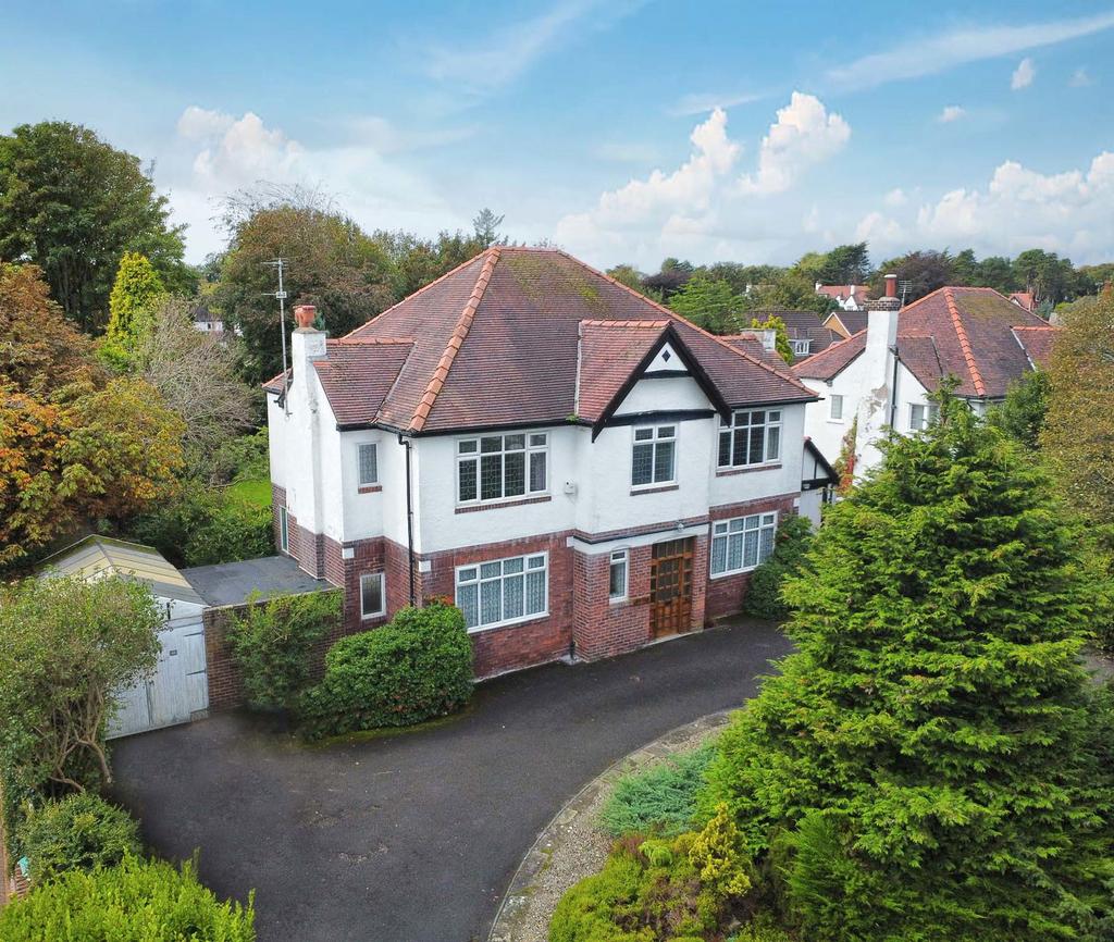 Grosvenor Road, Southport PR8 4 bed detached house - £700,000