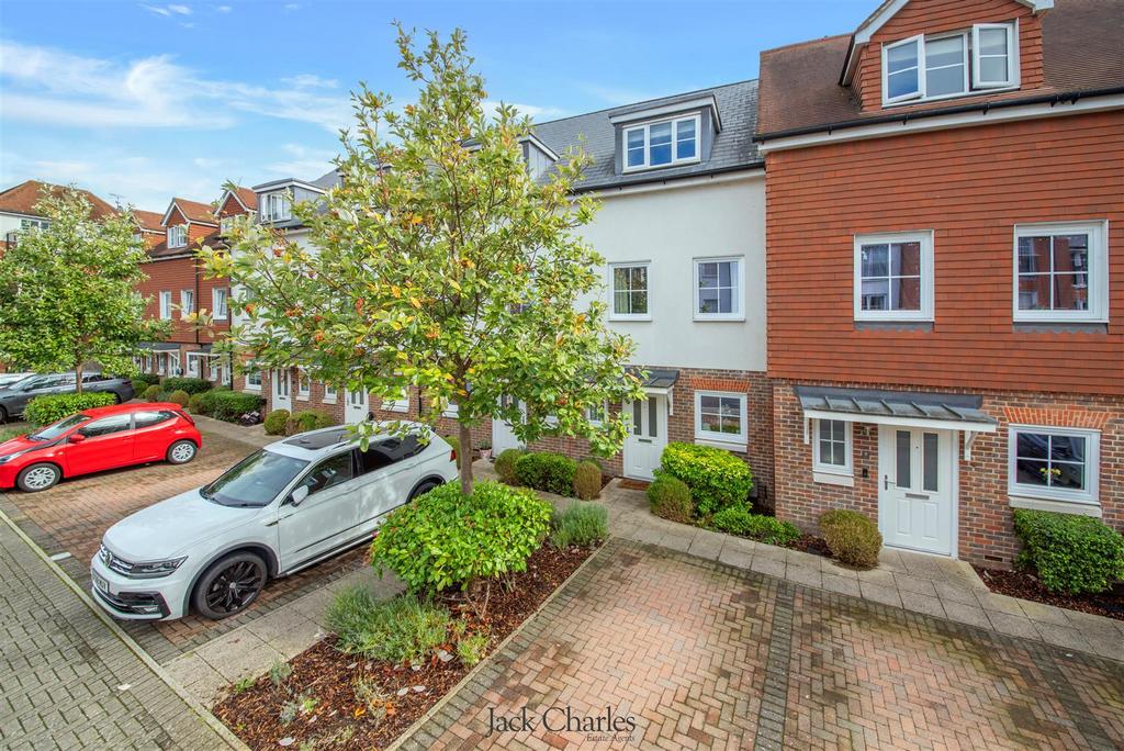 Eden Road, Dunton Green 3 bed terraced house - £600,000