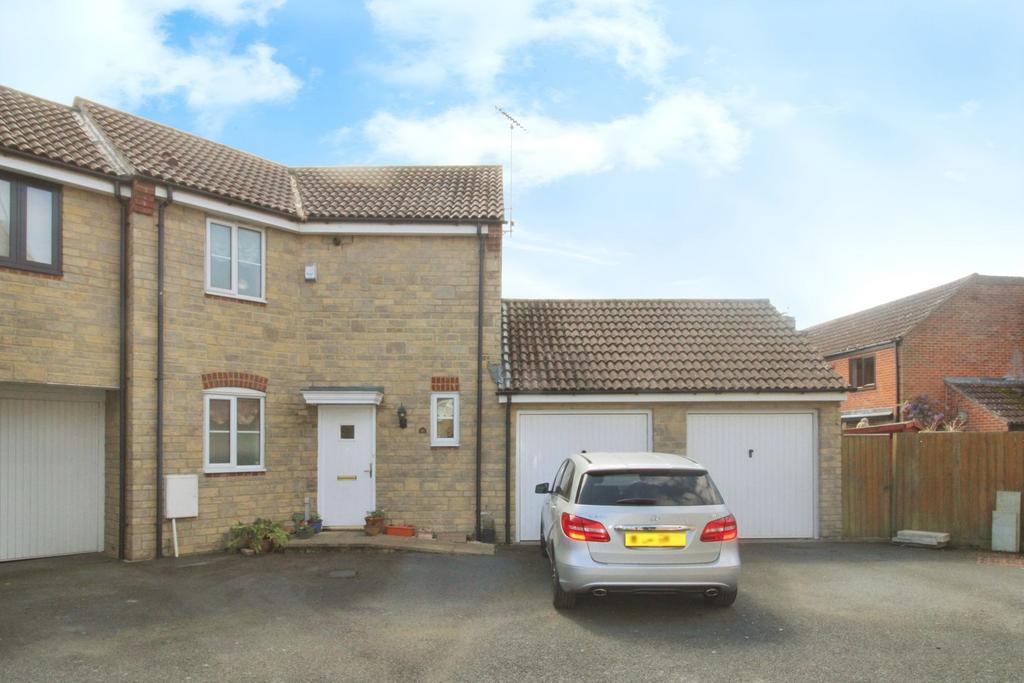Byre Close, Cricklade, SN6 3 bed semi-detached house for sale - £350,000