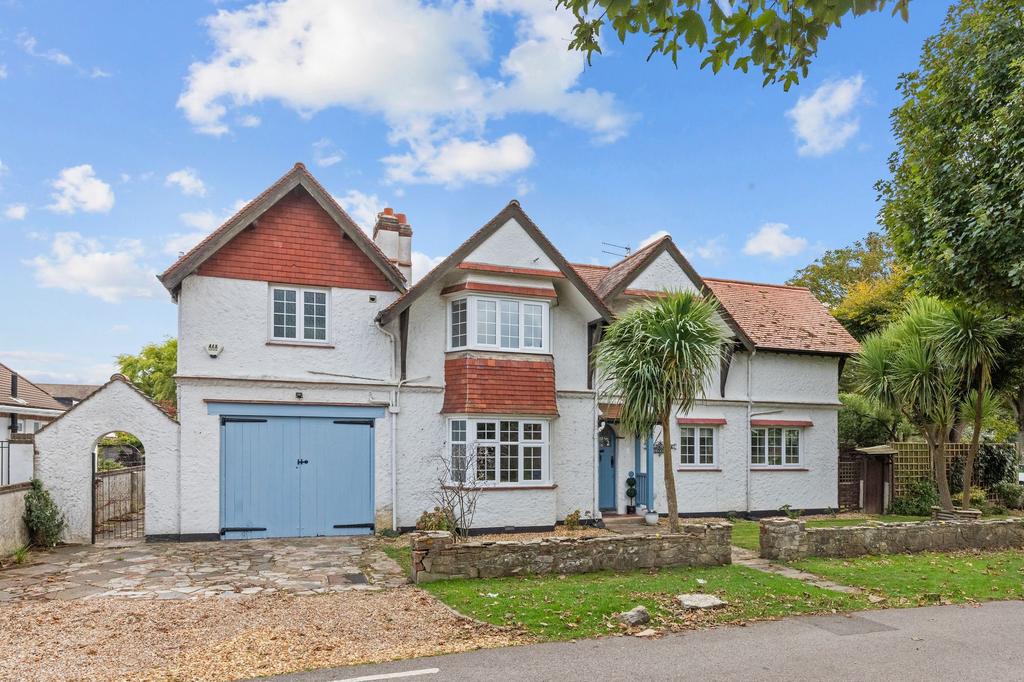 Willowhayne Avenue, East Preston, BN16 4 bed detached house - £950,000