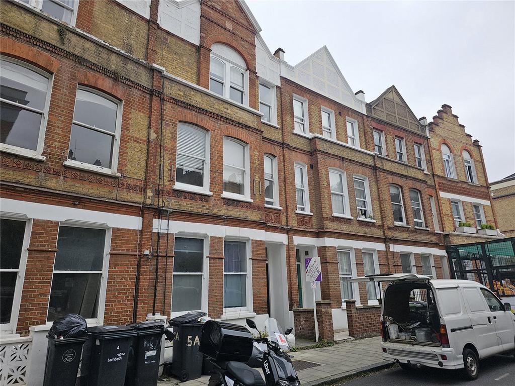 London SW8 3 bed flat - £3,000 pcm (£692 pw)