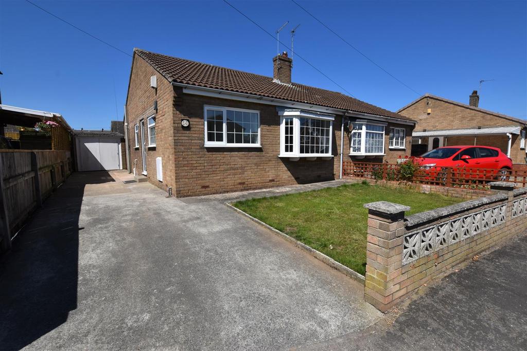Queens Mead, Aldbrough, Hull 2 bed semi-detached bungalow - £695 pcm (£ ...